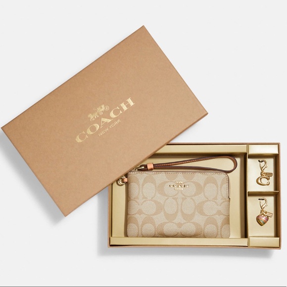 Coach | Bags | Coach Boxed Corner Zip Wristlet In Signature Canvas ...